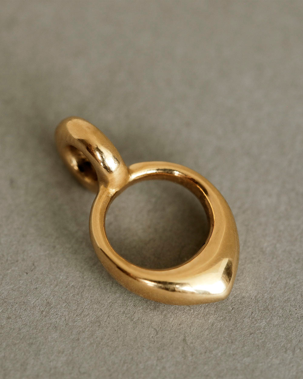 Capitol Pendant by George Rings - 18k yellow gold