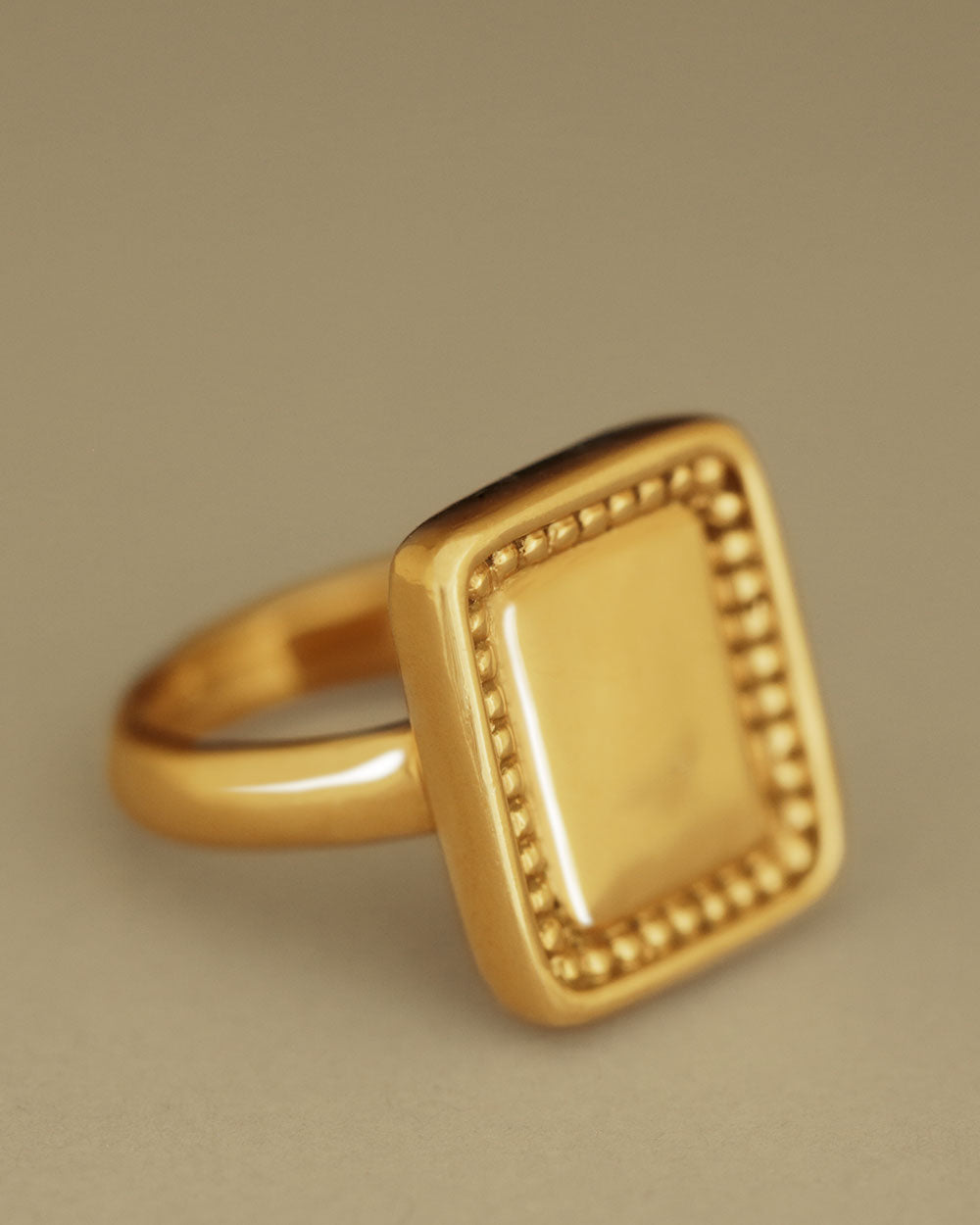 Roman Tablet Ring by George Rings - 18K yellow gold