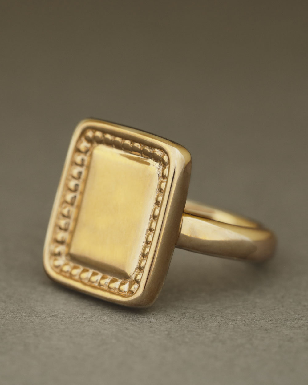 Roman Tablet Ring by George Rings - 18K yellow gold